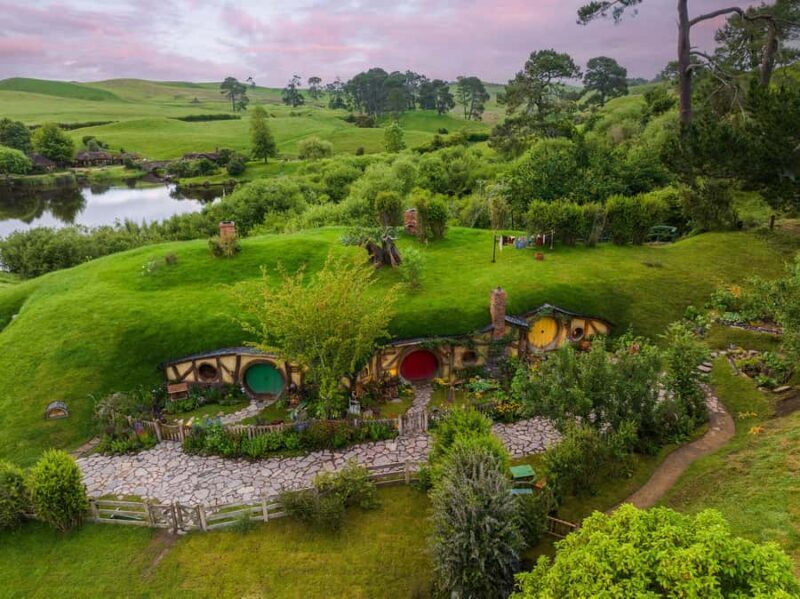From Auckland: Hobbiton Movie Set Day Tour with Picnic Lunch - An Overview of the Hobbiton Day Tour