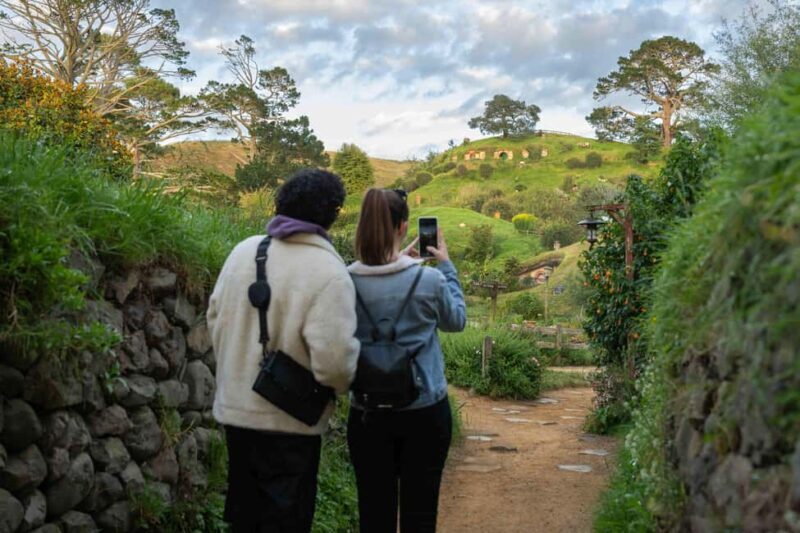 From Auckland: Hobbiton Movie Set Trip with Guided Tour - What to Expect: The Day Unfolds