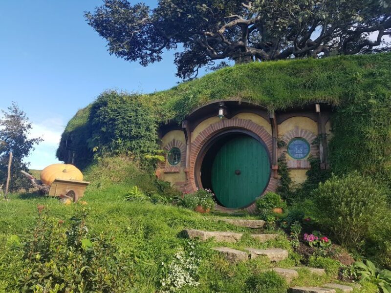 From Auckland: Hobbiton & Rotorua Tour with Lunch at Te Puia - FAQs