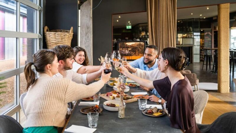 From Auckland: Taste Of Waiheke Island Day Tour - Key Points