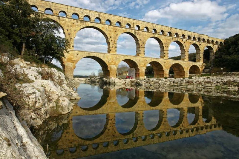From Avignon: Van Gogh's sites and Roman monuments - FAQs