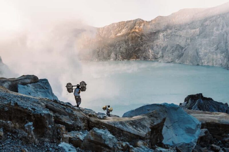 From Bali: 24-Hour Kawah Ijen Blue Flames, Dinner & Room - Sunrise Over the Acid Lake
