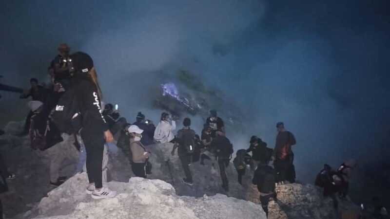 From Bali or Banyuwangi, Marvel at the Ijen Crater Sunrise - The Descent and Return