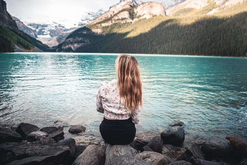 From Banff: Lake Louise and Moraine Lake Sightseeing Tour - Authentic Experiences and Expert Guides