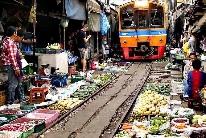 From Bangkok : Train Market, Floating Market & Nakhon Pathom Tour - Damnoen Saduak Floating Market: A Colorful Canal Scene