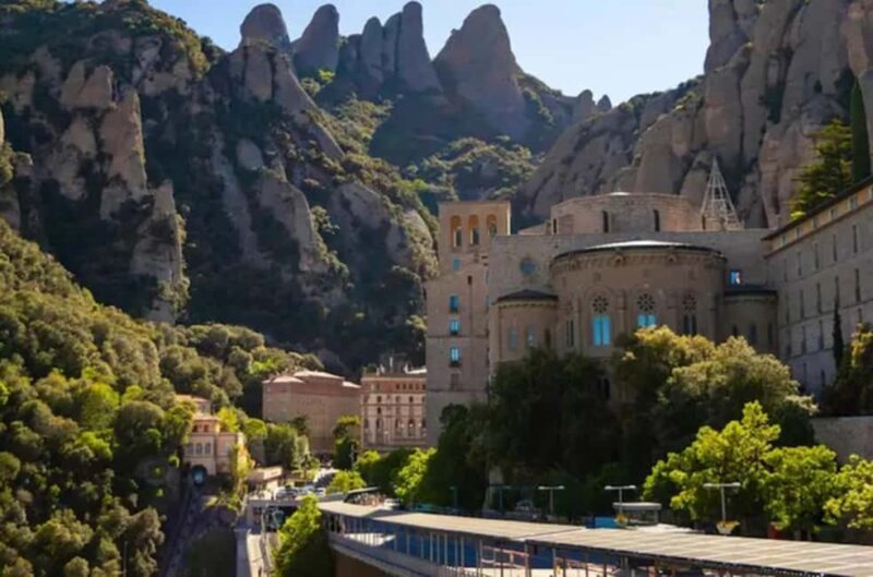 From Barcelona: Excursion to Montserrat, Tarragona, and Sitges - Exploring the Highlights: What Makes This Tour Worthwhile