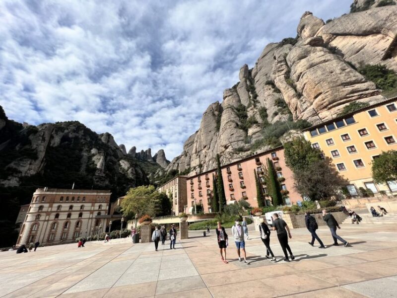 From Barcelona: Montserrat Private Day Trip With Pickup - Final Stroll and Return to Barcelona