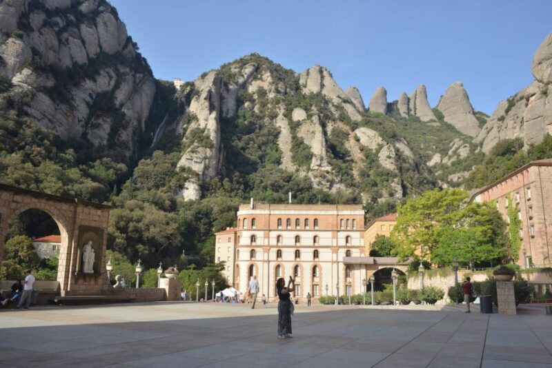 From Barcelona: Private Montserrat and Boutique Winery Tour - Who is This Tour Best For?