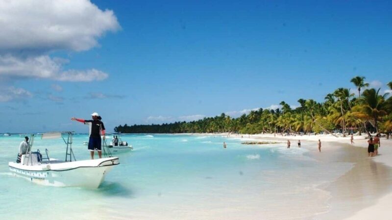 From Bayahíbe: Saona Island Catamaran Cruise with Buffet - Arrival at Saona Island: Beaches, Food, and Relaxation