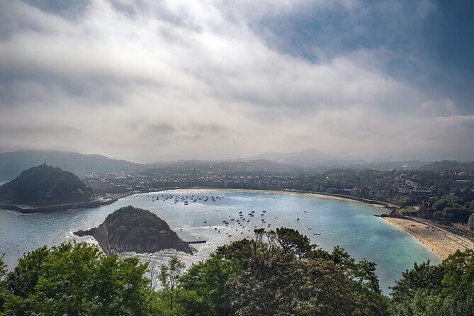 From Bilbao: Gaztelugatxe, Bermeo, Mundaka and Gernika with Txakoli - Starting Point: Bilbao’s Puppy Sculpture
