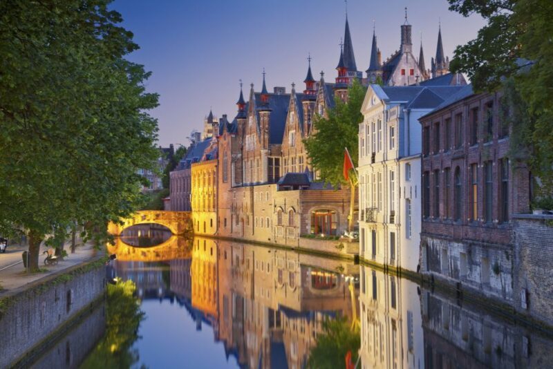From Brussels: Bruges Day Trip with Boat Tour Option (ES) - Key Points