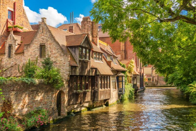 From Brussels: Bruges Day Trip with Boat Tour Option (ES) - Practical Tips for Travelers