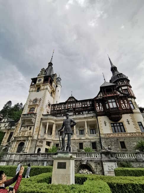 From Bucharest: Private Day tour Salt mine & Peles Castle - FAQ