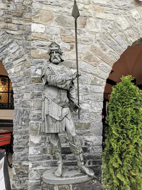 From Bucharest: Private tour to Peles Castle 6 Hours - Key Points