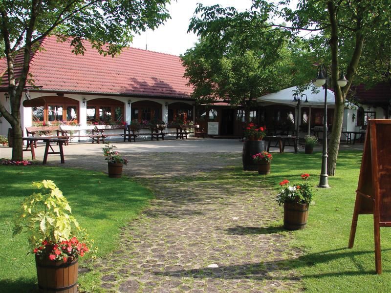 From Budapest: Full-Day Puszta Tour with Lunch and Show - Key Points