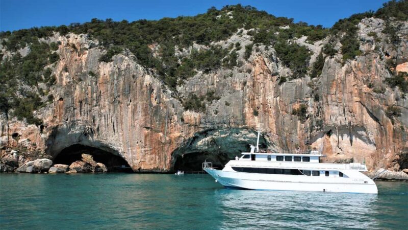 From Cala Gonone: transfer to the Bue Marino Caves - Scenic Transfer by Boat from Cala Gonone
