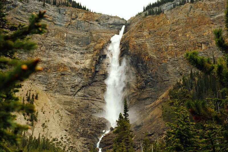 From Calgary: Moraine & Louise Lake, Banff & Falls Day Trip - What’s Included and What’s Not?