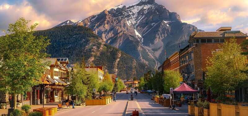 From Calgary: Private Lake Louise and Banff Day Trip - Who Is This Tour Best Suited For?