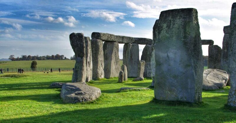 From Cambridge: Guided Day Tour to Bath and Stonehenge - Who should consider this tour?