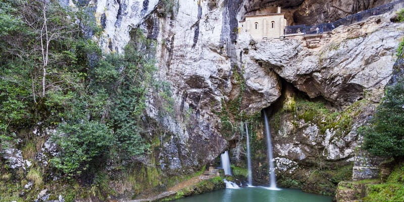 From Cangas de Onis: Covadonga Lakes Guided Day Trip - Key Points