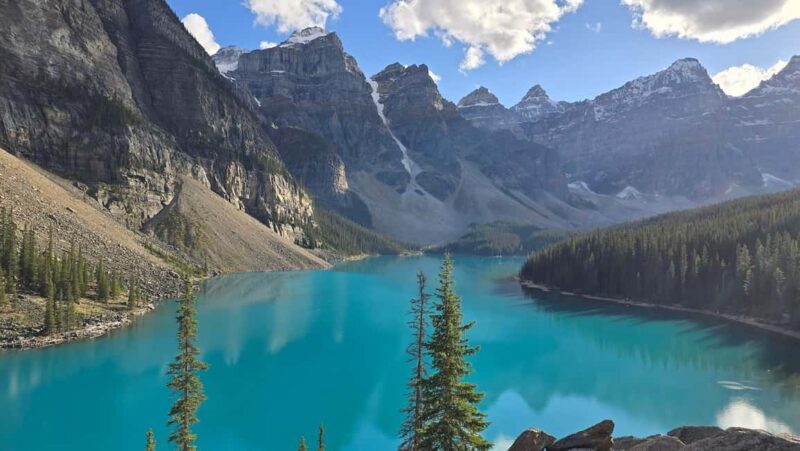 From Canmore/Banff:Moraine Lake & Lake Louise 1.5h per lake - An Overview of the Experience