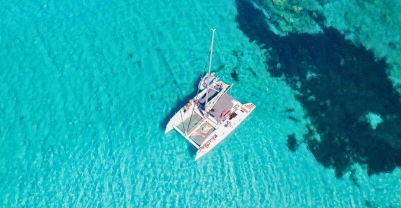 From Cannigione: Catamaran tour among La Maddalena islands - Key Points
