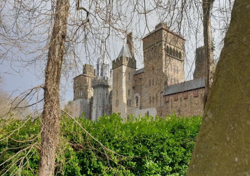From Cardiff: Tour of Cardiff Bay and Vale of Glamorgan - Exploring the Cardiff Bay and Vale of Glamorgan Tour: What Travelers Can Expect