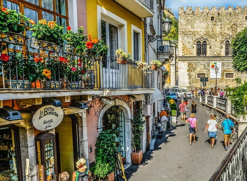 From Catania: Taormina, Isola bella & Castelmola tour - FAQ
