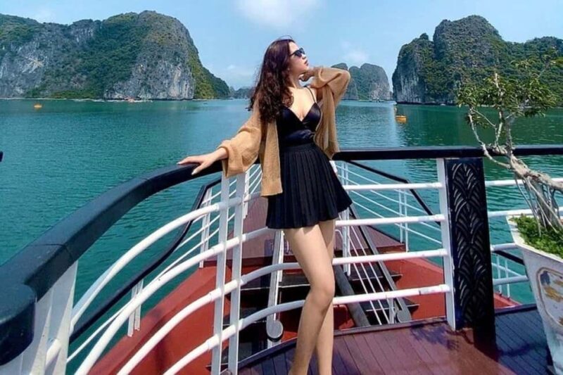 FROM CATBA: LAN HA BAY ON SERENITY PREMIUM CRUISE - Starting the Day: Easy Pick-Up and Friendly Welcome