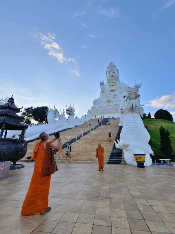 From Chiang Mai: Chiang Rai Temples & Lalitta Cafe Tour - Lalitta Cafe: A Photogenic Retreat