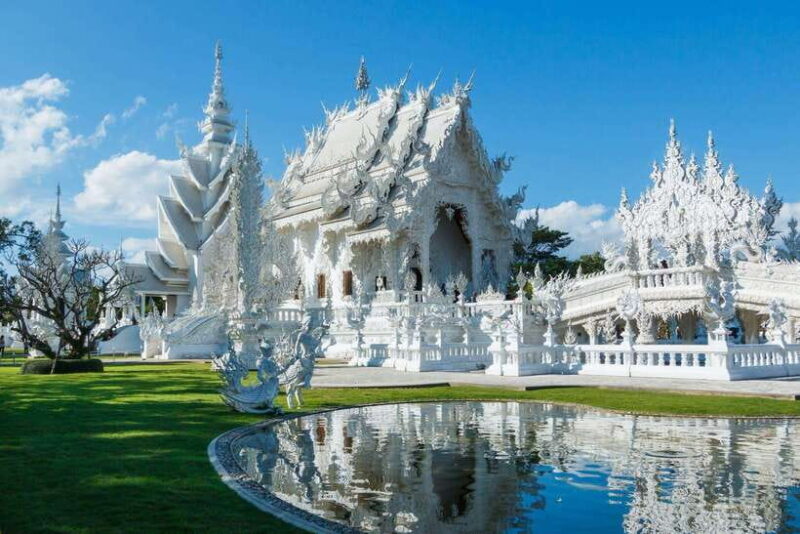 From Chiang Mai > Chiang Rai White & Blue Temple+Black House - The Sum Up