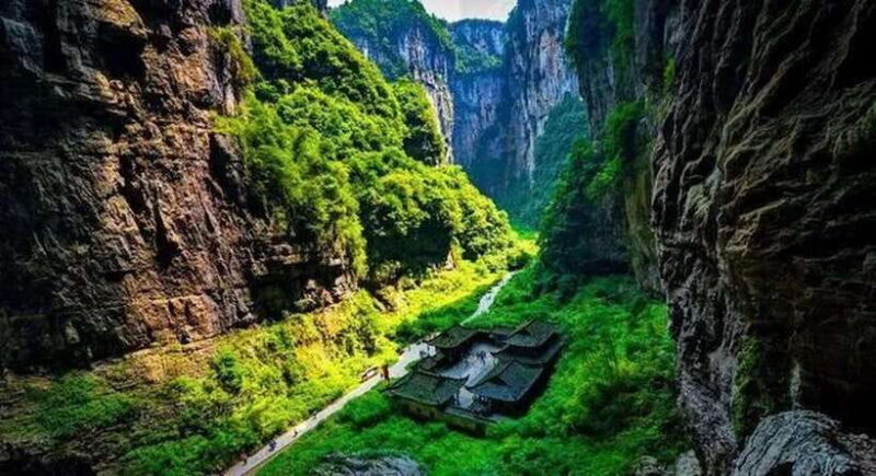 From Chongqing: 7-Day Tour with Wulong, Dazu and Chengdu - Day 2: Exploring Old and New Chongqing
