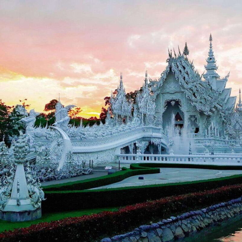 From CM: Chiang Rai White, Blue, Red/Black Temple with Lunch - How Good Is the Value?