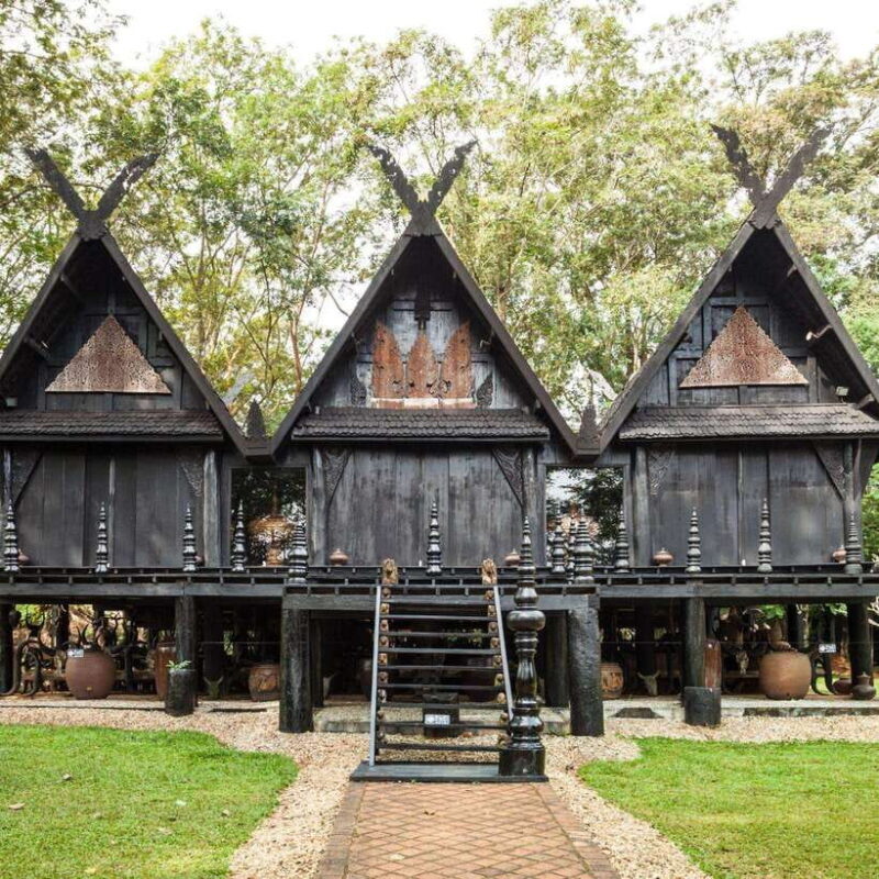 From CM: Chiang Rai White, Blue, Red/Black Temple with Lunch - FAQ