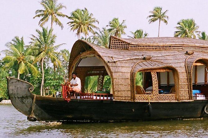From Cochin Port: Backwaters by Houseboat & Chinese Nets - An In-Depth Look at the Tour