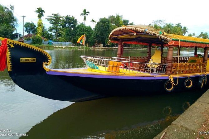 From Cochin Port: Backwaters by Shikara (Covered Canoe Boat) & Chinese Nets - Authenticity and Experience