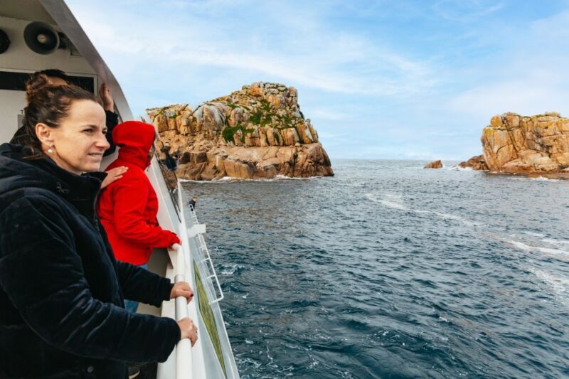 From Coles Bay: Wineglass Bay Cruise with Lunch - The Experience in Detail