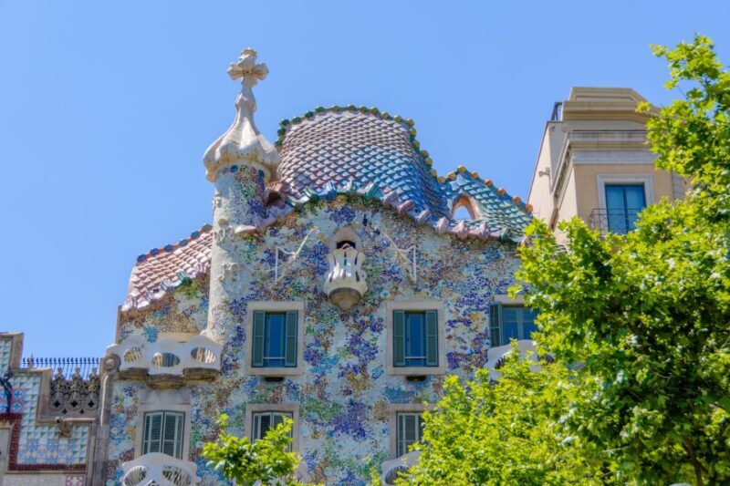 From Costa Brava: Barcelona and Antoni Gaudí's Work Bus Tour - Exploring Antoni Gaudí’s Masterpieces on a Bus Tour from Costa Brava