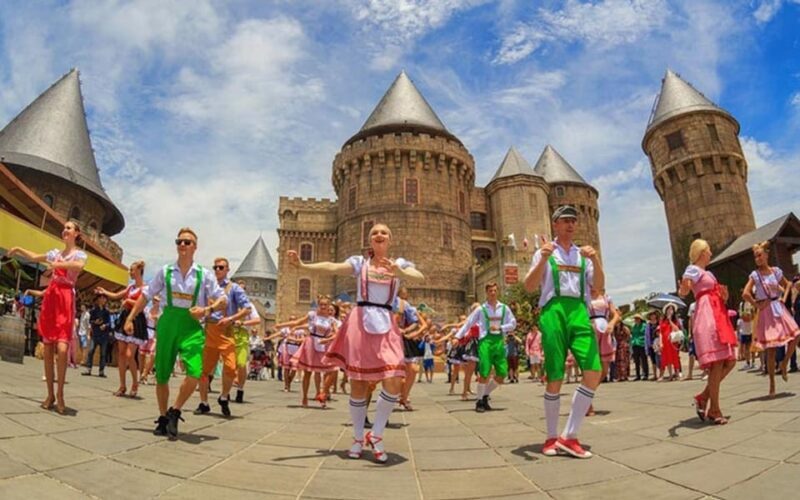 From Da Nang: Golden Bridge - Ba Na hills 1 day tour - Dining and Resting