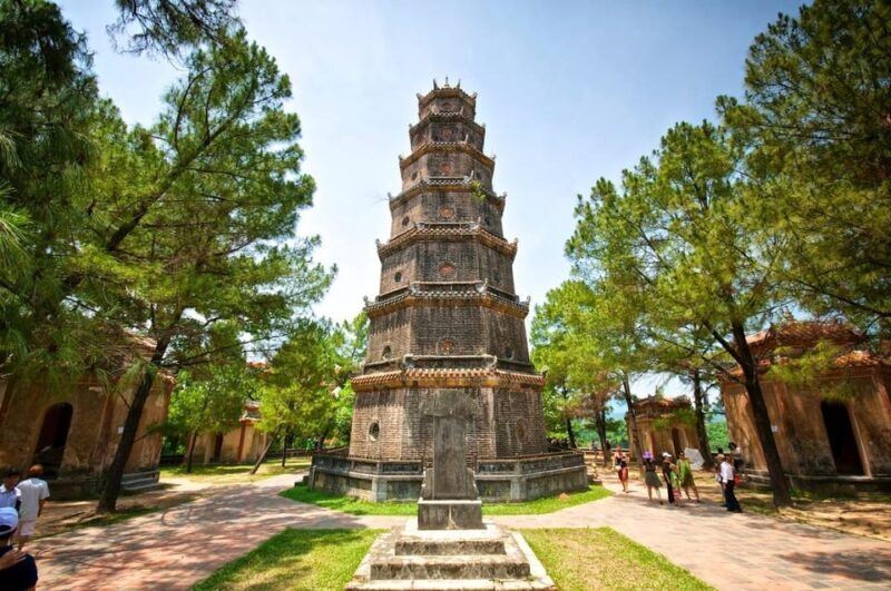 From Da Nang/ Hoi An: Explore Hue City In Full Day - Lunch: Tasting Hue’s Culinary Staples