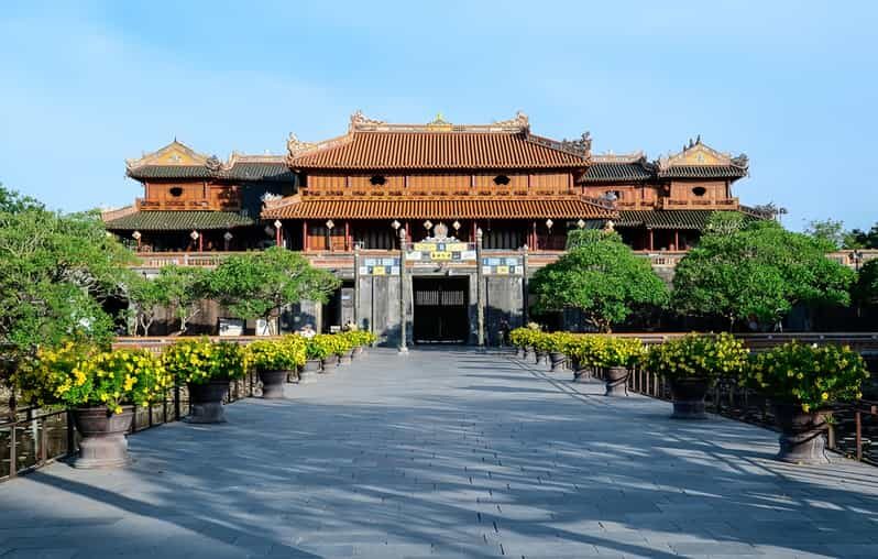 From Da Nang/ Hoi An: Explore Hue City In Full Day - The Imperial City: Walking through History