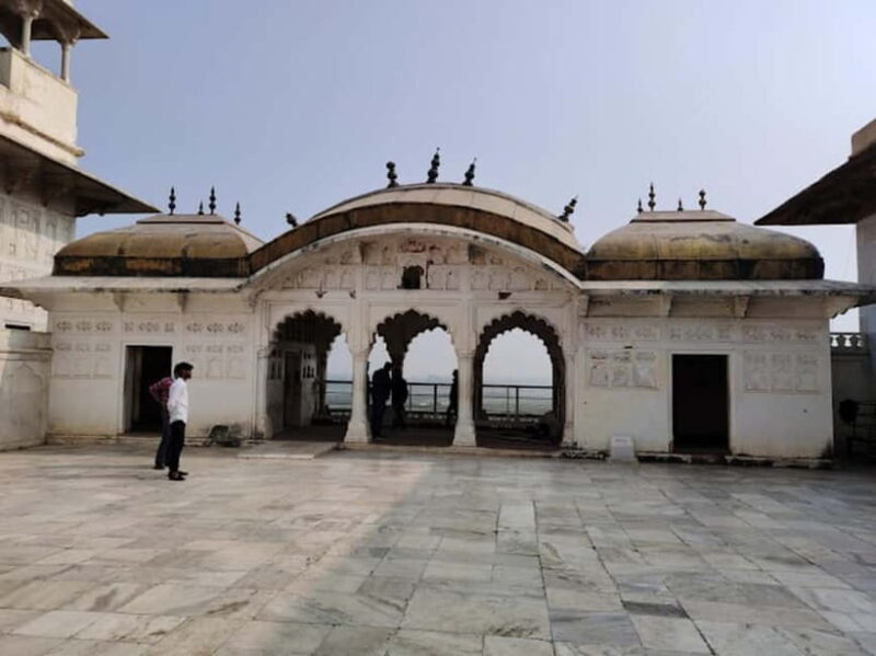 From Delhi: Agra Private Tour with Fast Entry to Taj mahal - Food and Rest Breaks: Simple Yet Satisfying