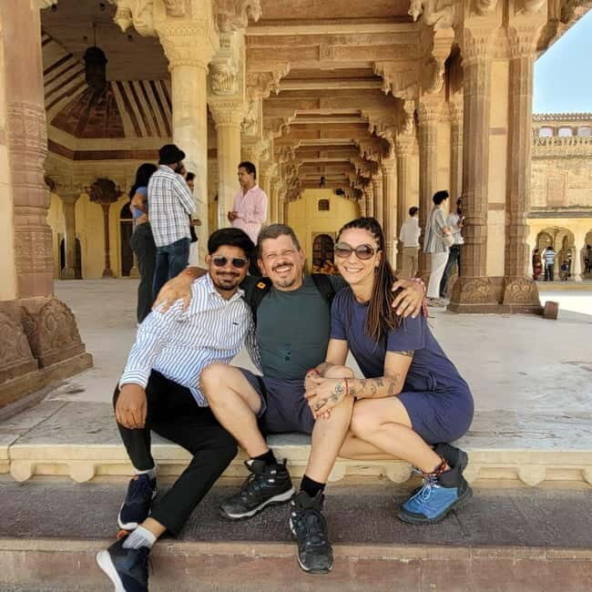 From Delhi: Jaipur Day Trip with Amber Fort & City Tour - The Lunch Break: Flavor and Culture