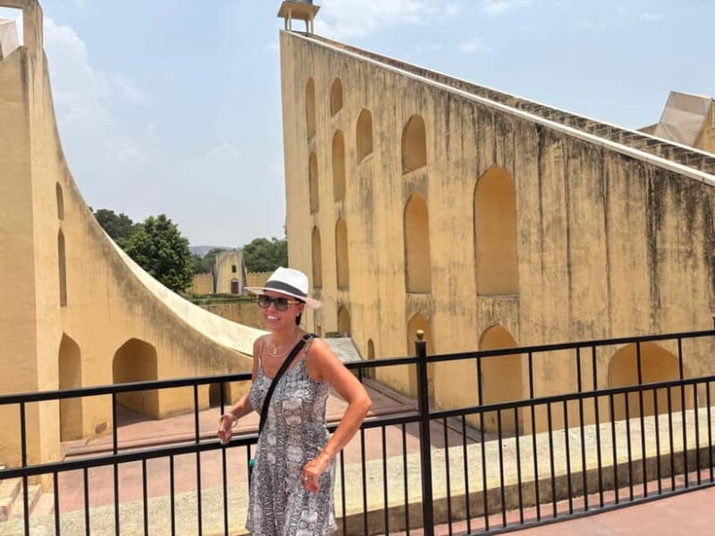 From Delhi: Jaipur Guided City Tour with Lunch - Discovering Jaipur on a Budget with Expert Guidance