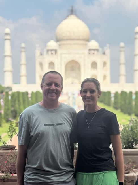 From Delhi Lavish Taj Mahal Tour with Luxury Car & VIP Entry - Exploring Agra Fort: A Fortress of History