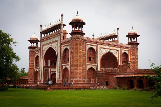 From Delhi: Private Day Trip to Taj Mahal With Car & Guide - Key Points