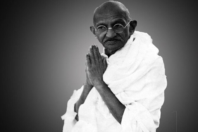 From Delhi: Private Gandhi's Journey Tour - First Stop: Raj Ghat