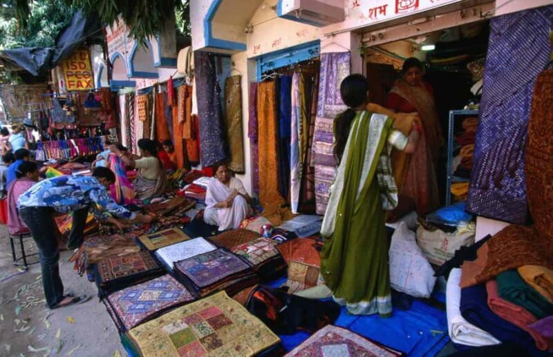 From Delhi: Private Half-Day Shopping Tour with Transfers - Discovering Delhis Market Charm