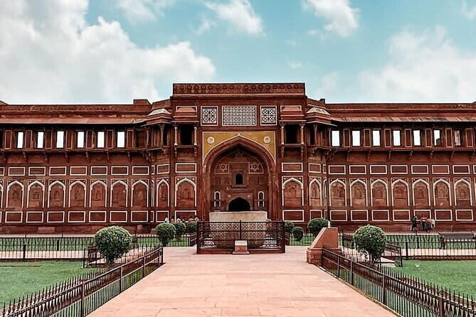 From Delhi: Private Tajmahal Tour by Gatimaan Express - Transportation and Logistics