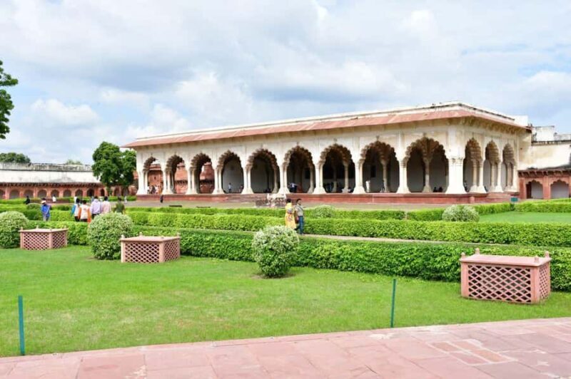 From Delhi: Same Day Taj Mahal Tour by Gatimaan Train - Exploring Agra Fort: Mughal Majesty